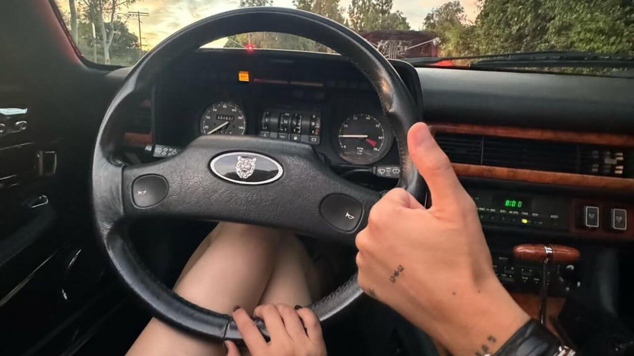 Lirik Terjemahan dan Makna Lagu drinks or coffee dari ROSÉ